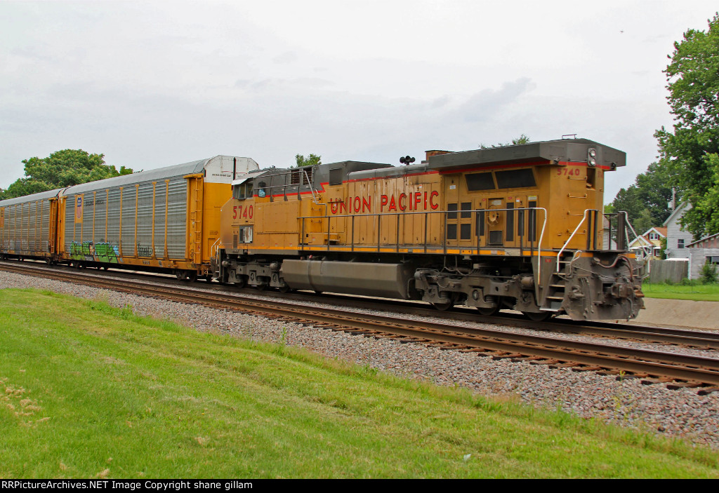 UP 5740 Works Dpu on a Wb auto train.